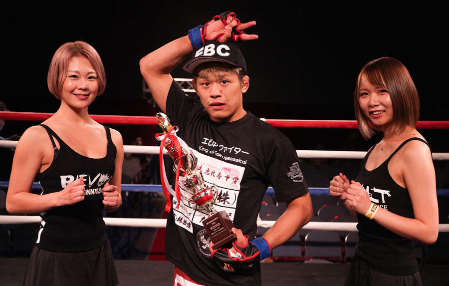 【DEEP】ボンサイ柔術の内山拓真を日比野エビ中純也が1R TKO。セミで雅駿介が1R TKO勝ちで3連勝、劉獅が拓MAXを下し、鷹辰が洸助を17秒TKO - ゴング格闘技