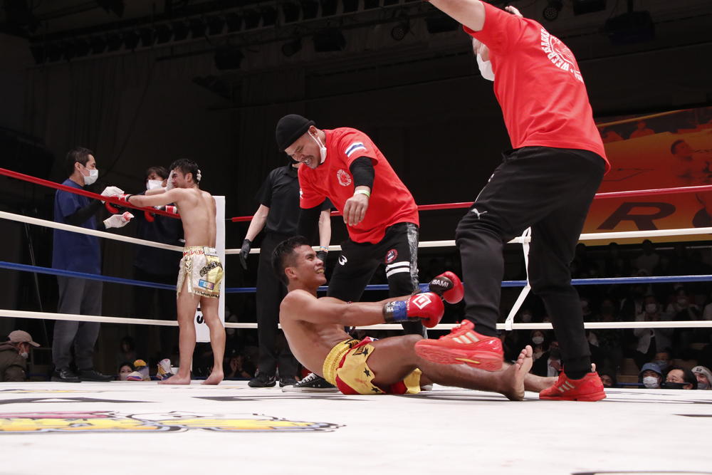 【KNOCK OUT】小笠原瑛作が2度のダウンを奪いながらもヒジ凶弾で大逆転TKO負け、心直が無敗の新鋭・乙津陸に勝利、古木誠也が工藤を初回 ...