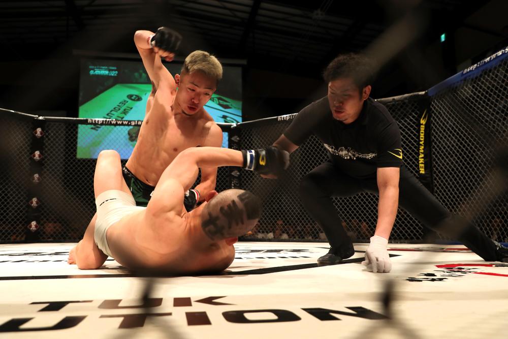 【GLADIATOR】全日本アマ修斗3位＆K-1甲子園西日本優勝の溝口司がエダ塾長を1R TKO、柔術家・江木伸成がMMAデビュー戦判定勝ち、フェルナンドが一本勝ち - ゴング格闘技