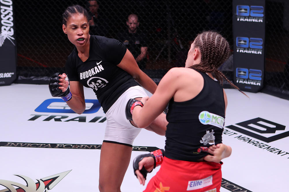 01_Taneisha_Tennant_vs_Serena_DeJesus_01.jpg - ゴング格闘技