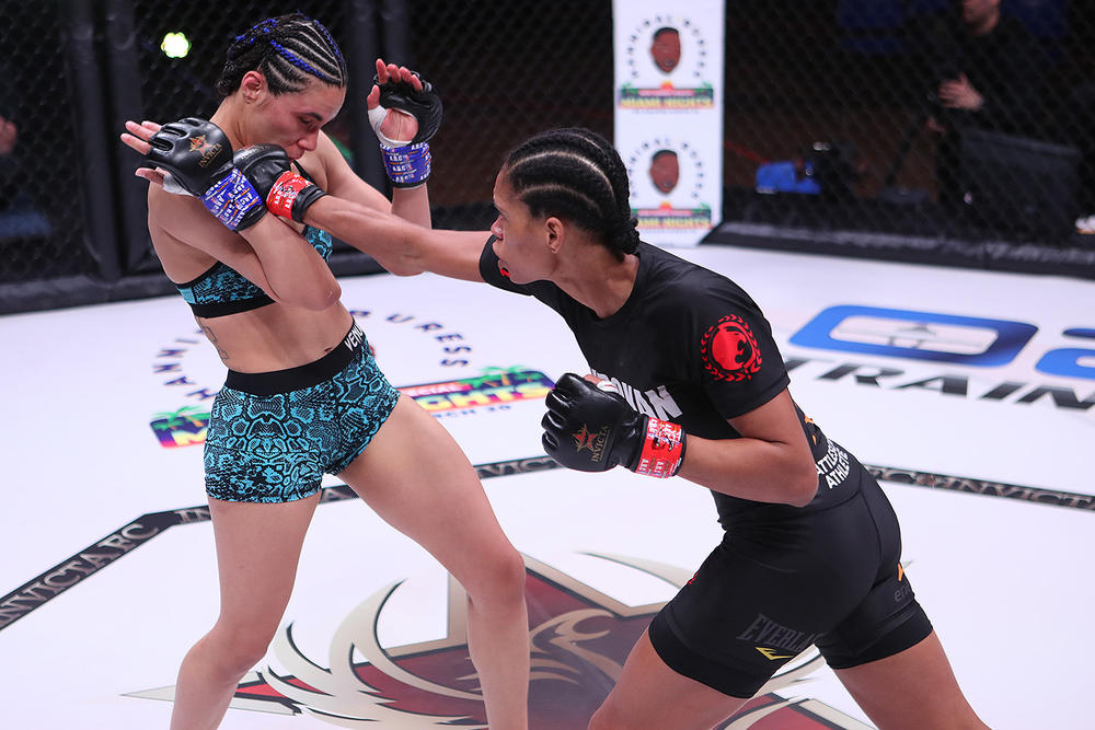 04_Taneisha_Tennant_vs_Brittney_Victoria_02.jpg - ゴング格闘技